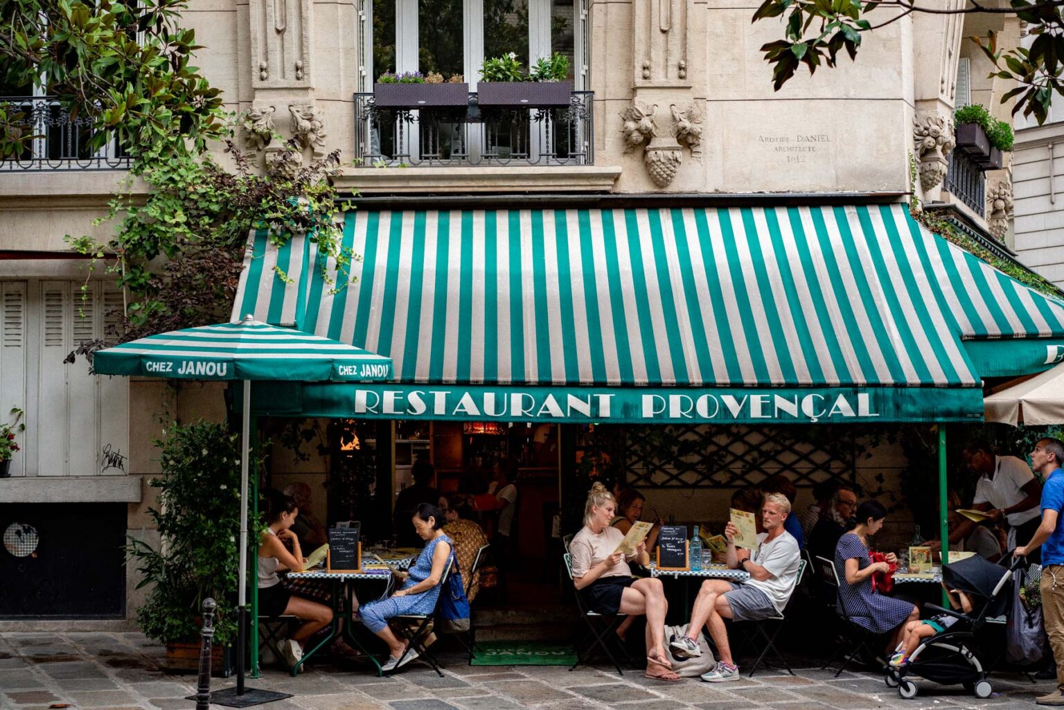 Helpful First-Timers Guide to Visiting Paris (+ Fun Things to Do)