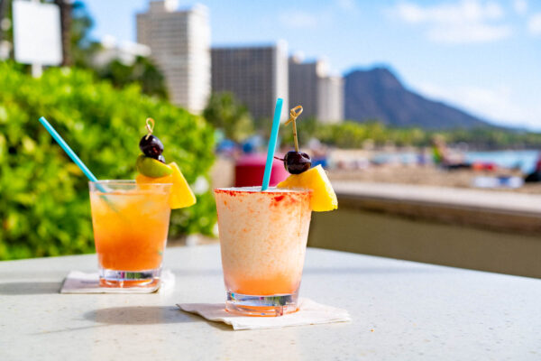 10 Bars in Honolulu Worth Staying Out Late For