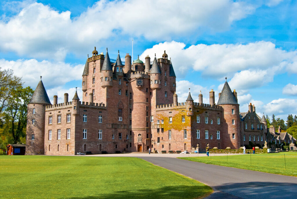 12 BREATHTAKING Scottish Castles (Worth the Detour)