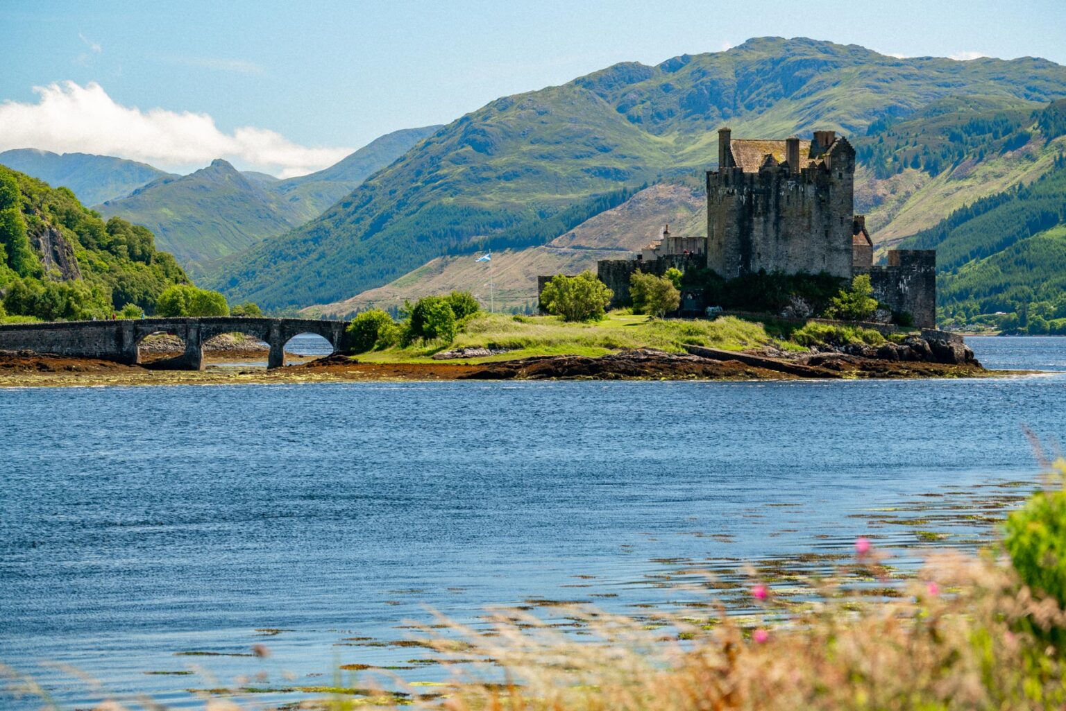 12 BREATHTAKING Scottish Castles (Worth the Detour)