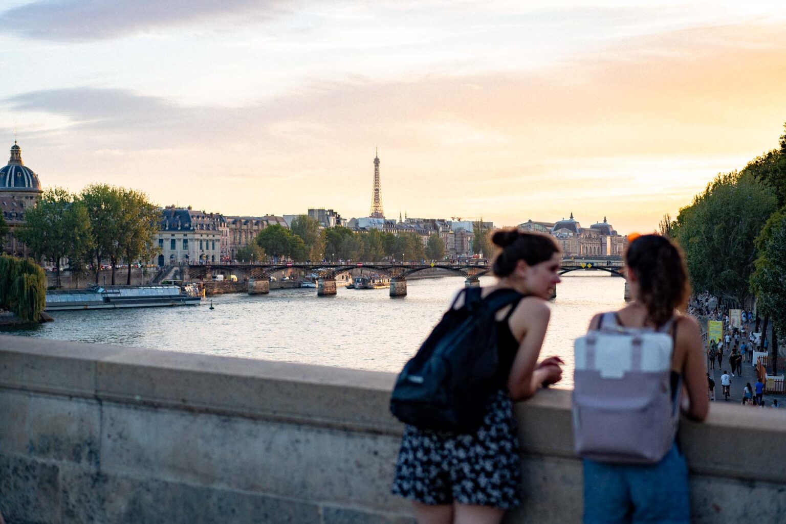 20 Honest Pros and Cons of Living in Paris (From Someone Who Actually ...