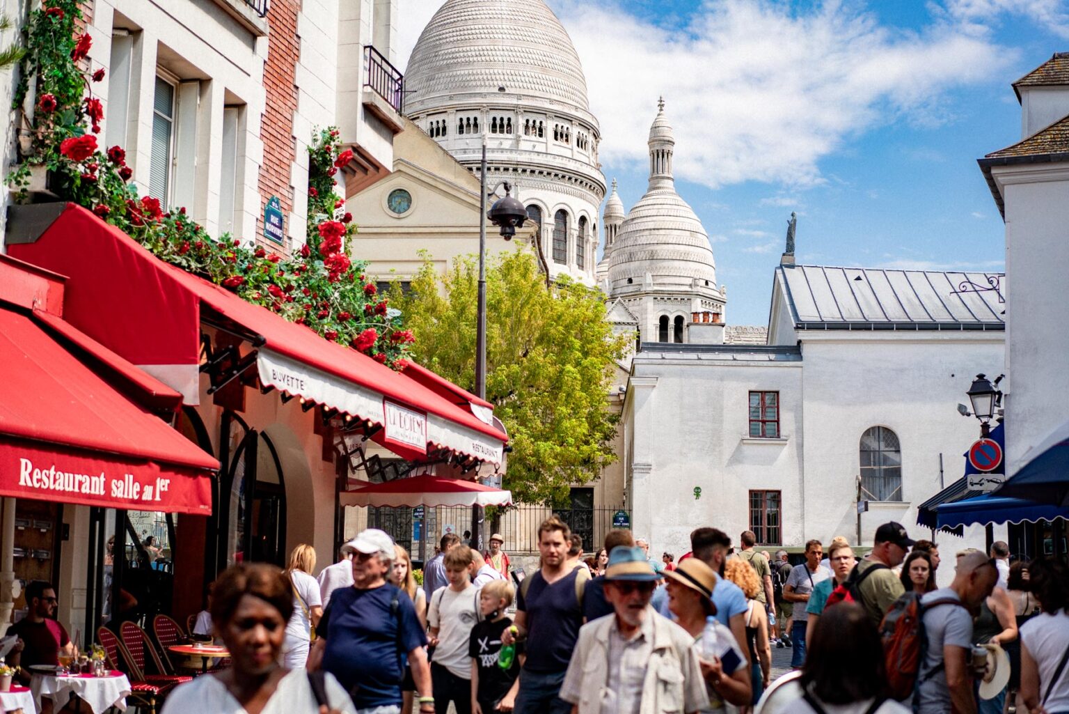 20+ MEMORABLE Things to Do in Montmartre (That'll Inspire You!)