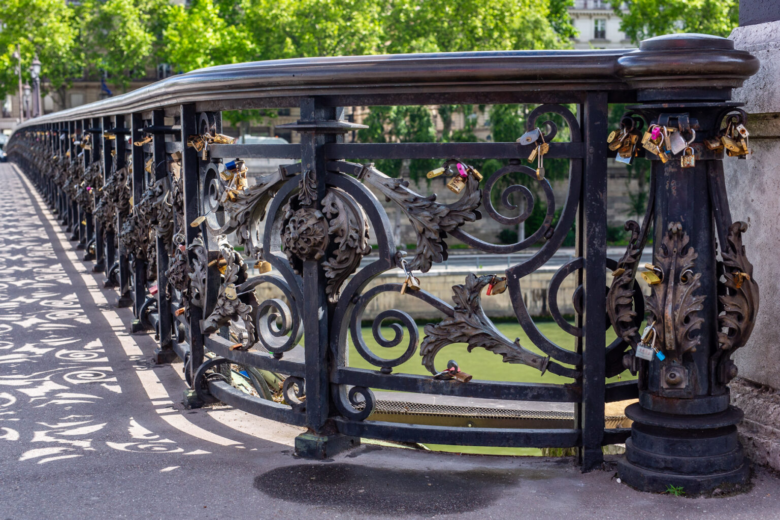 25 ROMANTIC Things to Do in Paris (That'll Make You Fall in Love)
