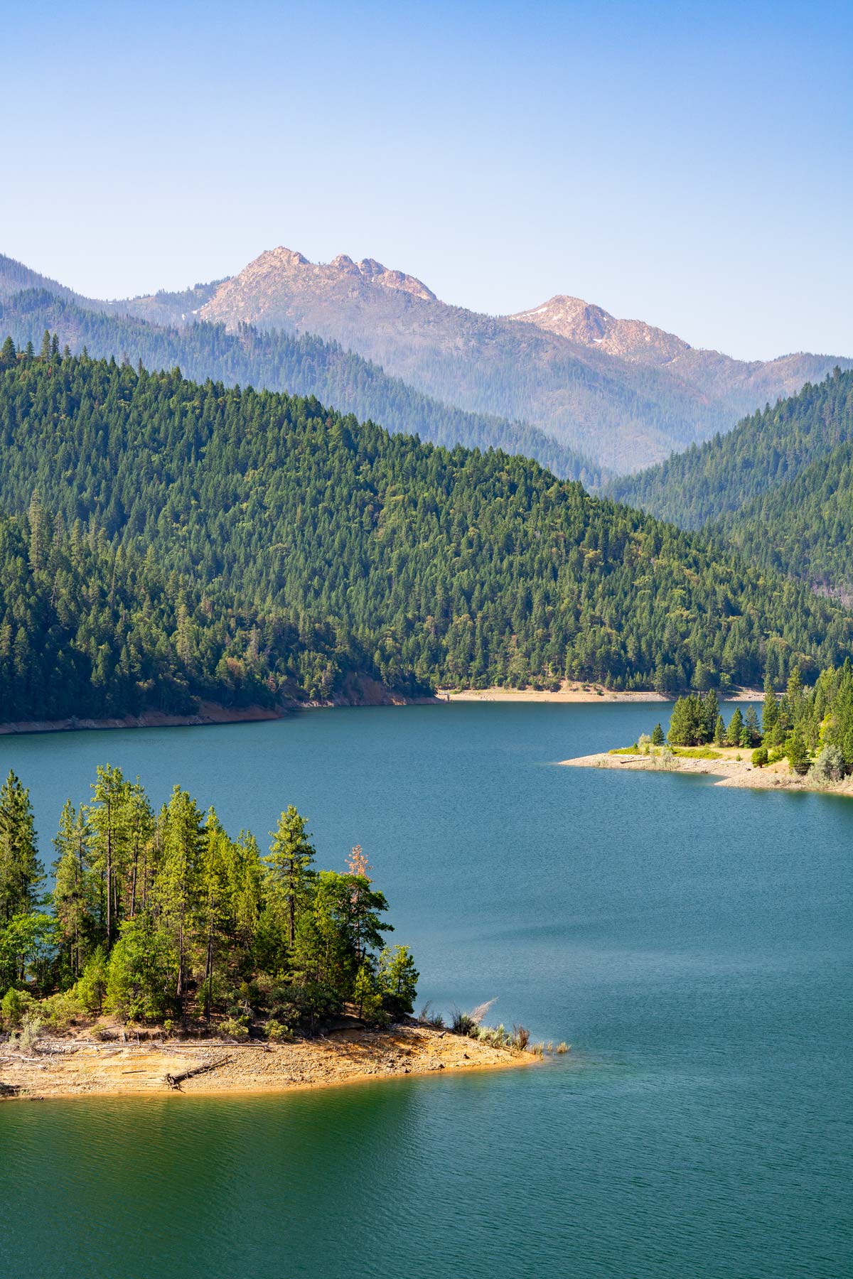 15 LEGENDARY Oregon Lakes Perfect for Summer (+ Photos)
