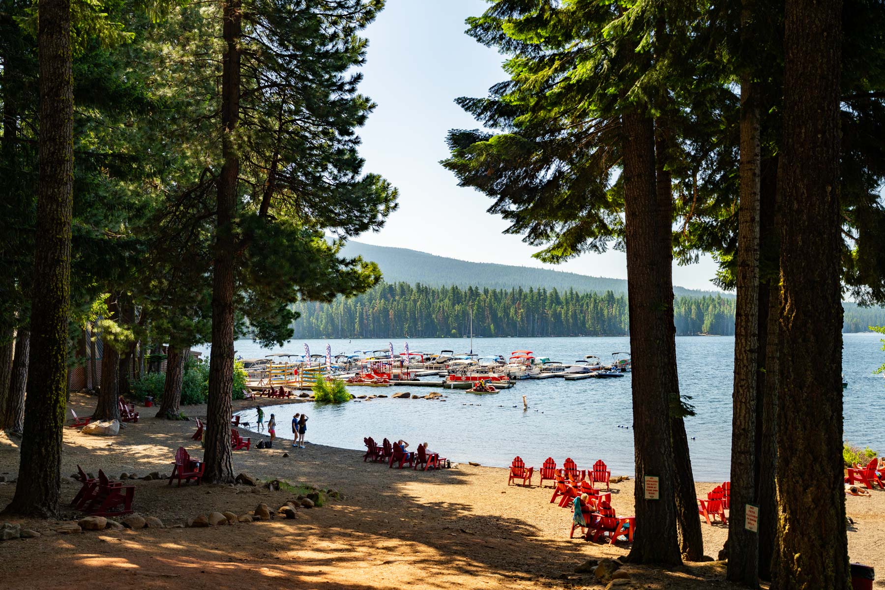 15 LEGENDARY Oregon Lakes Perfect for Summer (+ Photos)
